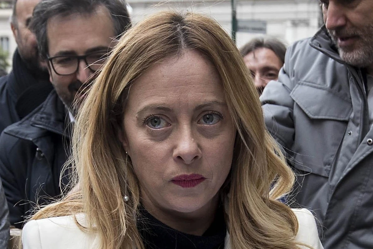 Giorgia Meloni umilia Matteo Renzi: "Dopo l'abolizione del canone Rai ...
