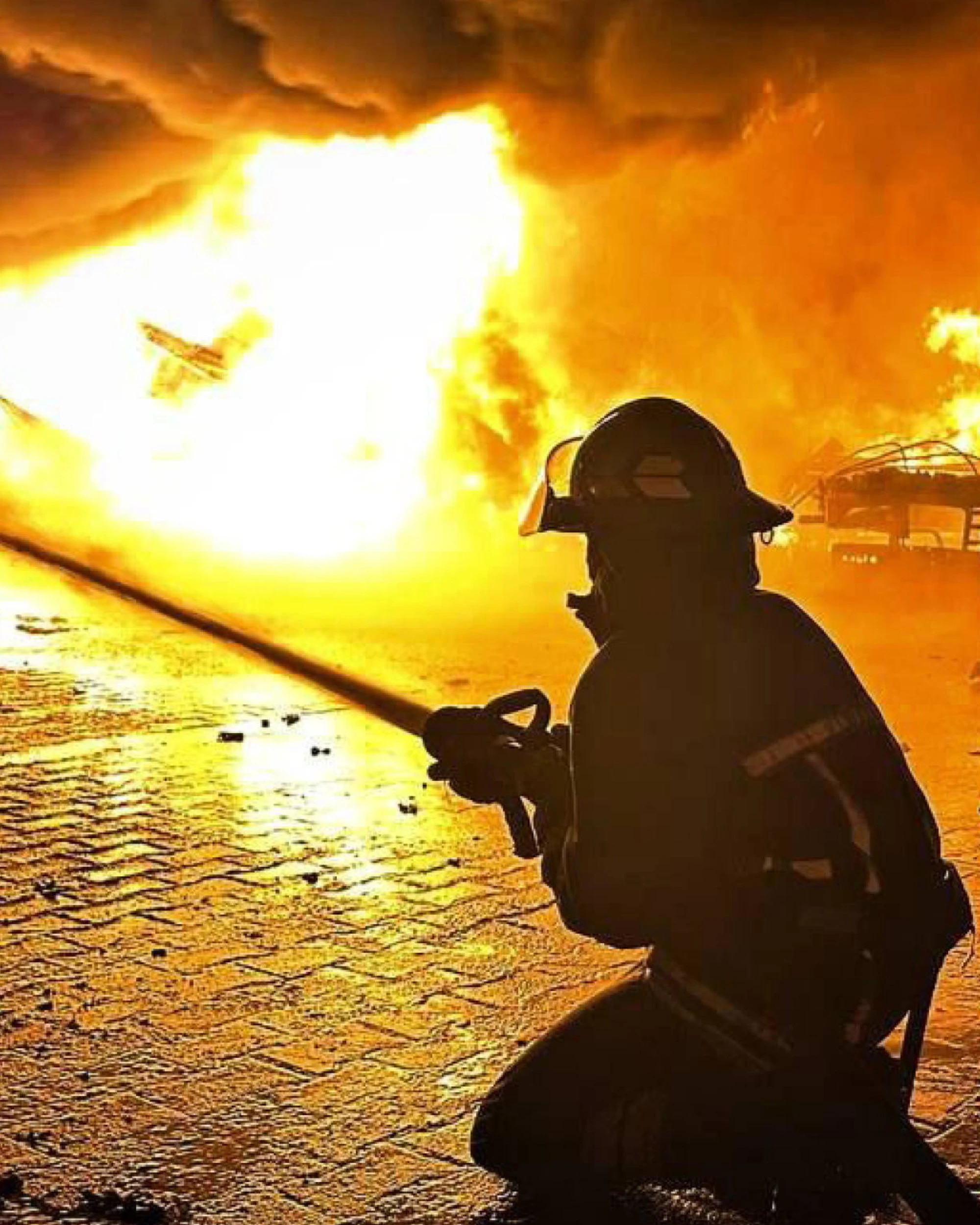 Russia, pioggia di droni ucraini fino in Siberia: distrutti 40 aerei di ...