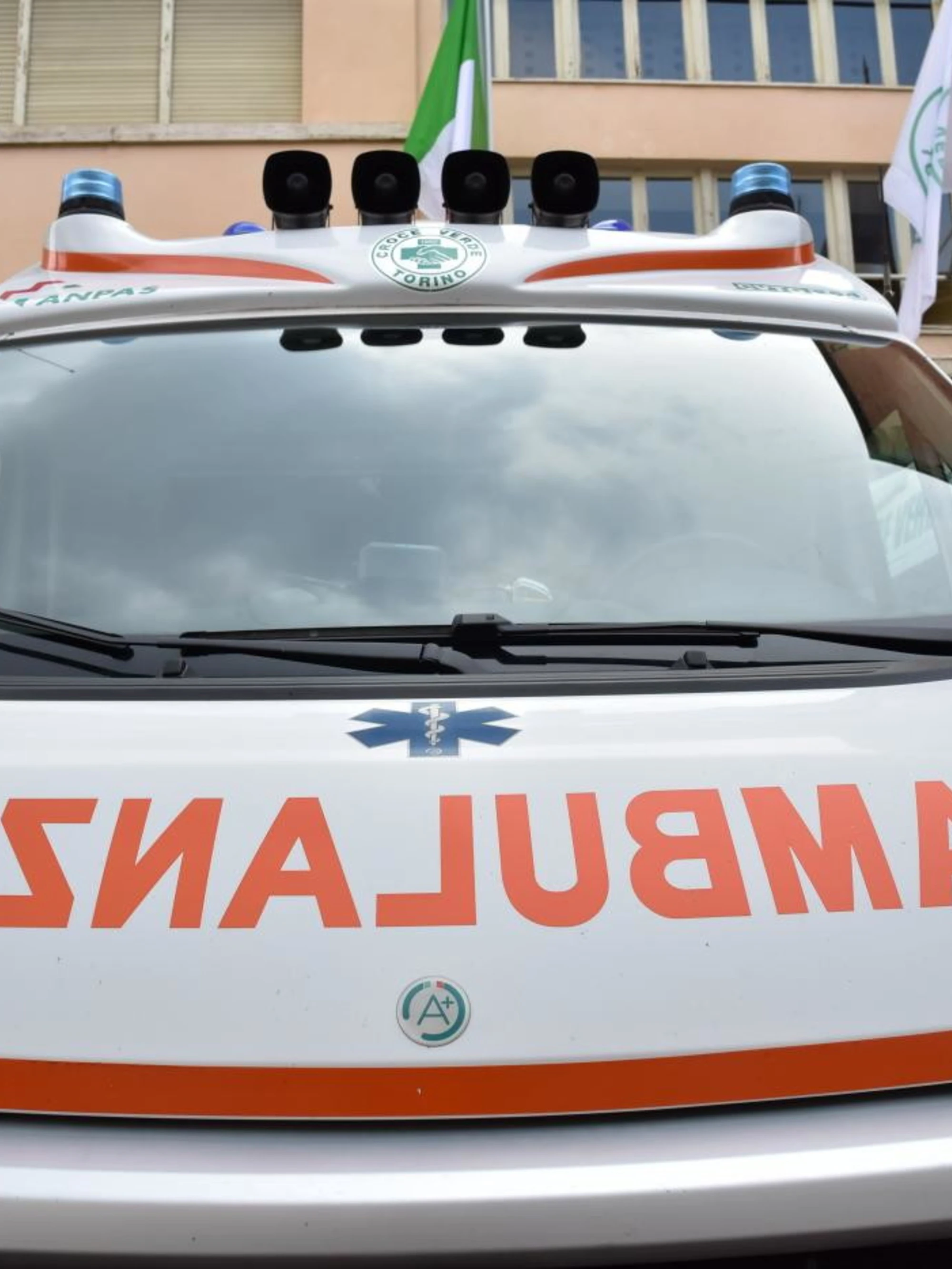 Falconara, ritrovato in casa dopo 2 giorni con una freccia conficcata ...