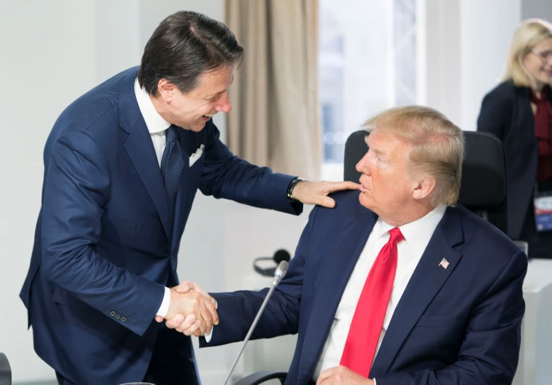 Donald Trump, schiaffo a Matteo Salvini: "Spero che Giuseppe Conte ...