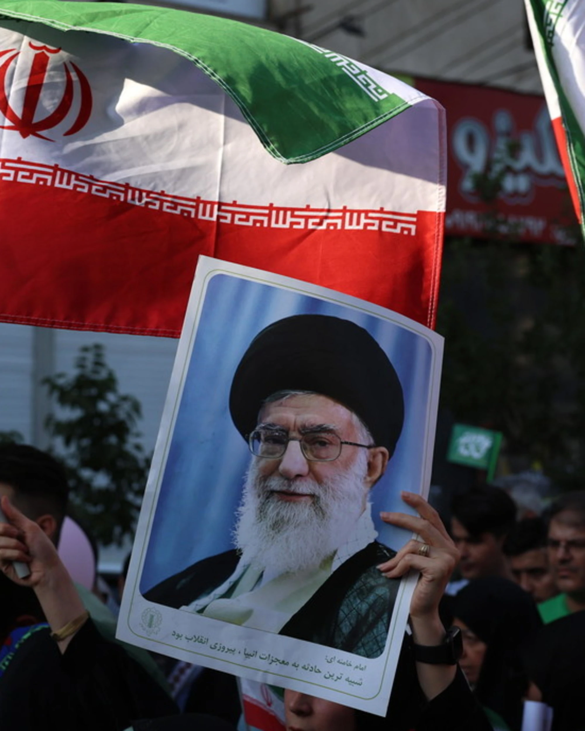 Iran, dal giallo Khamenei all'eliminazione dei Pasdaran: "Sterminateli ...